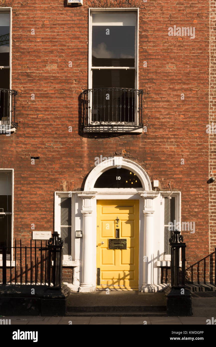 Yellow door dublin ireland hi-res stock photography and images - Alamy