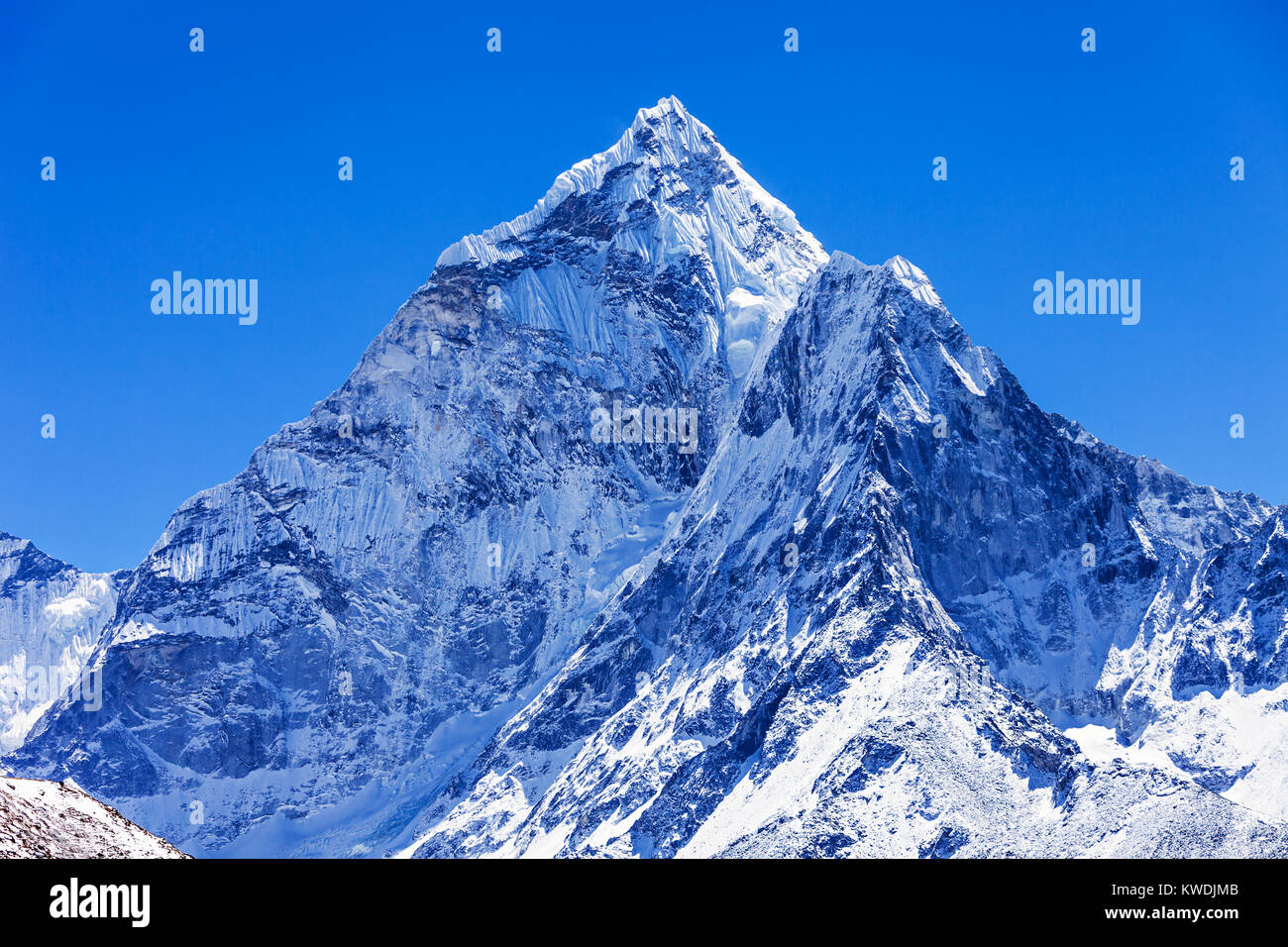 Ama Dablam mountain in Everest region, Himalaya, Nepal Stock Photo - Alamy
