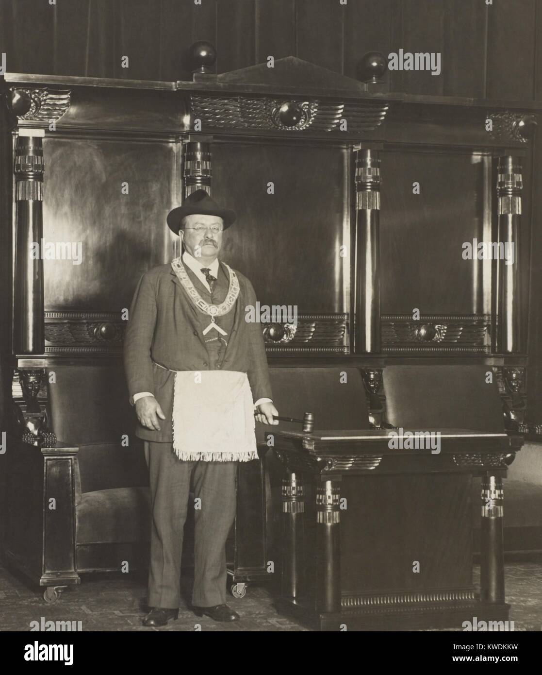 Masonic apron hi-res stock photography and images - Alamy