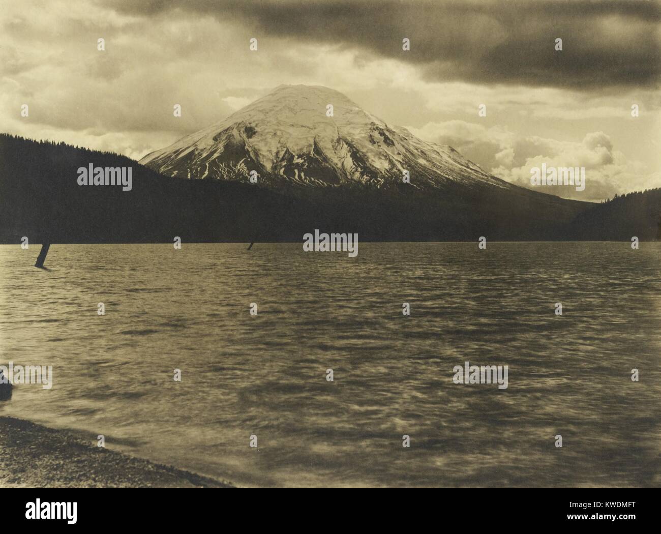 1831 volcano hi-res stock photography and images - Alamy