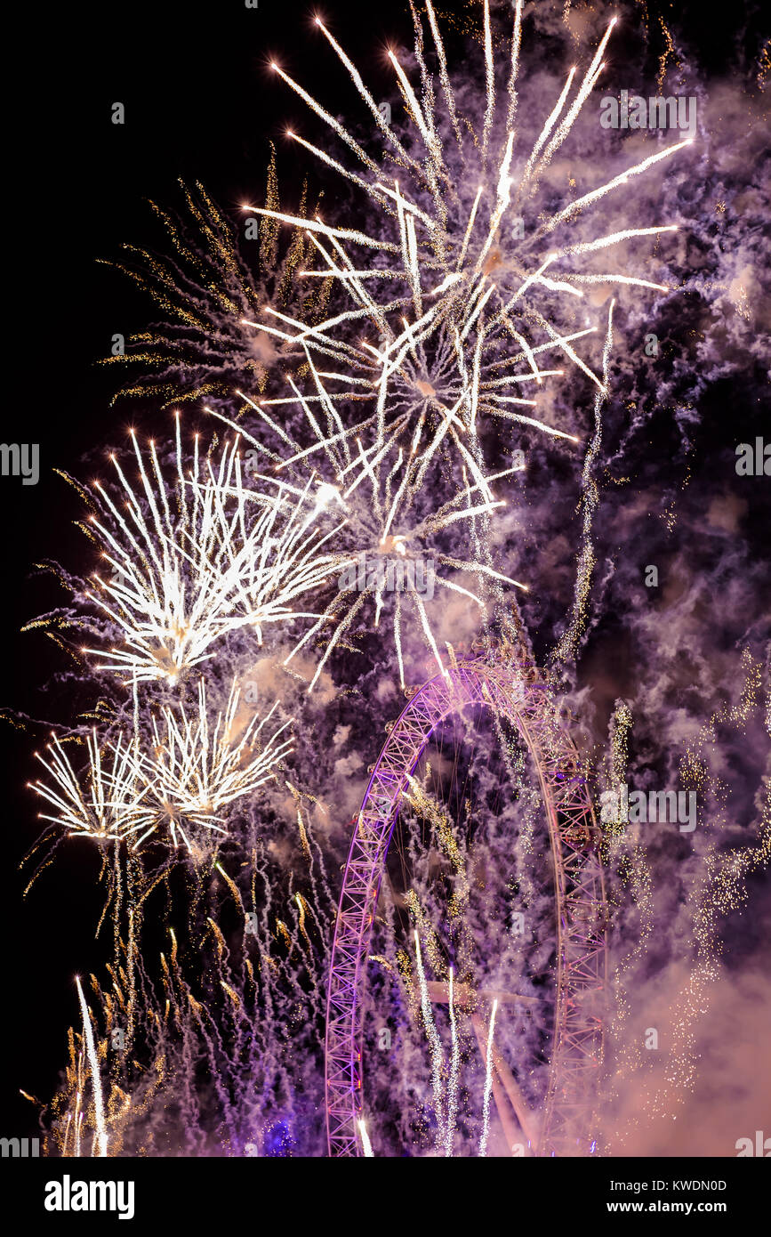 New years eve fireworks london 2020 hi-res stock photography and images ...