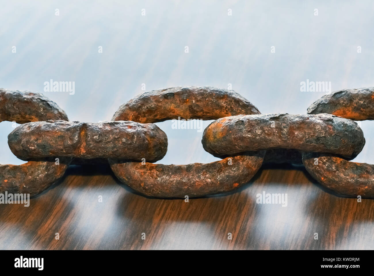Detail of a very thick and powerful rusty chain Stock Photo - Alamy