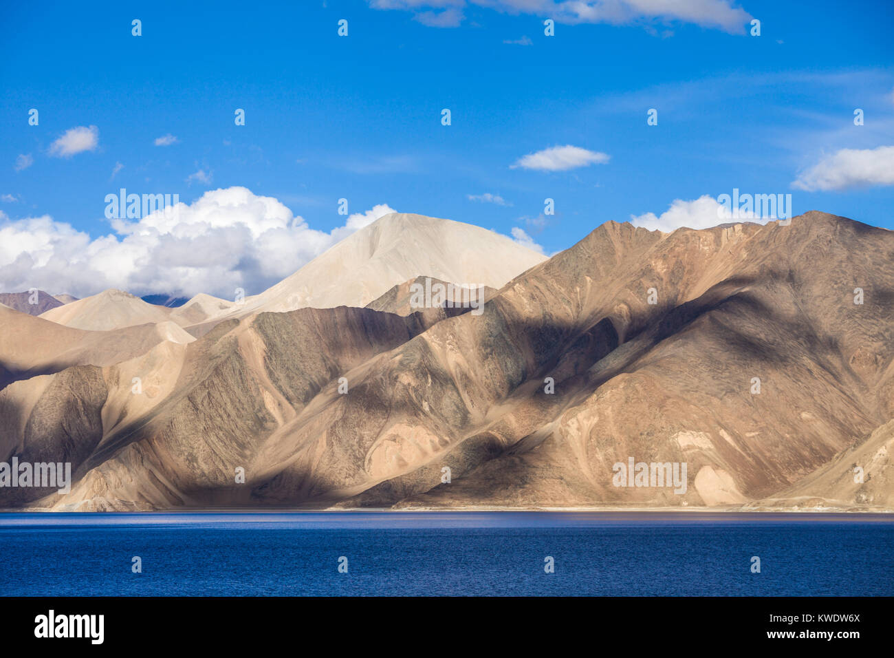 Pangong Lake, is an endorheic lake in the Himalayas Stock Photo - Alamy