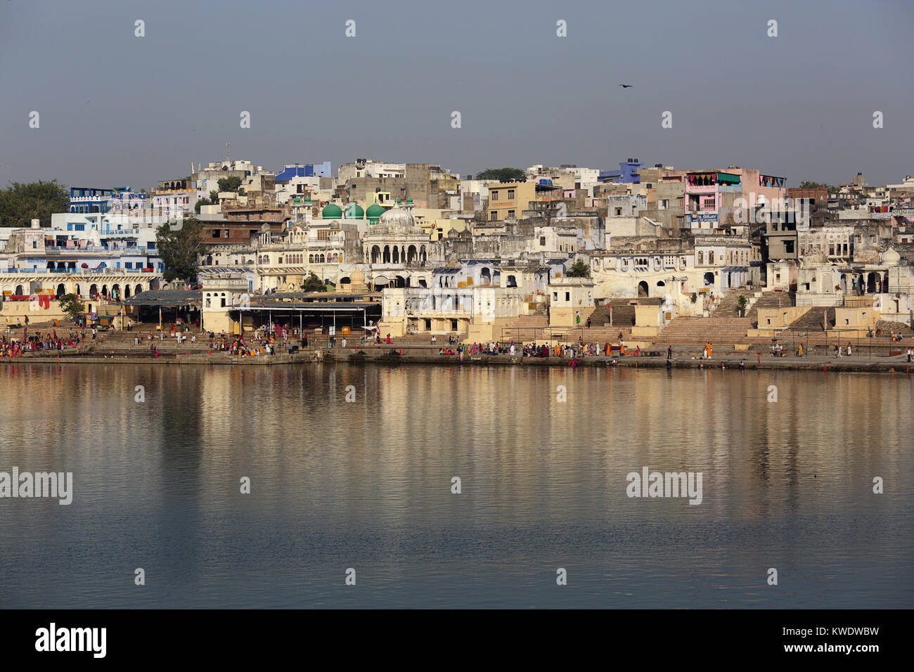 Hindu indian women ritual bathing hi-res stock photography and images ...