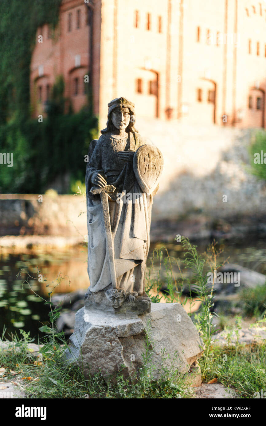 Medievalstatue hi-res stock photography and images - Alamy