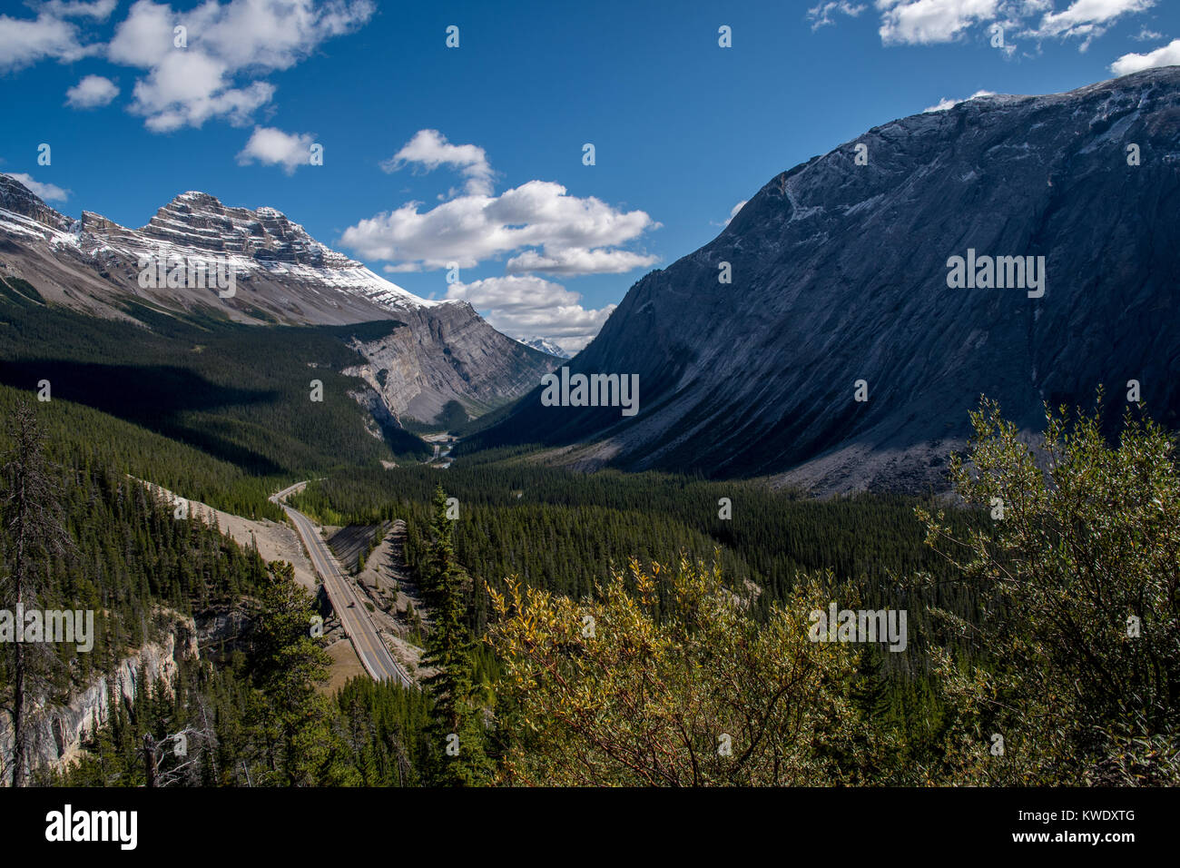 Icefields parkway viewpoint Stock Photo - Alamy