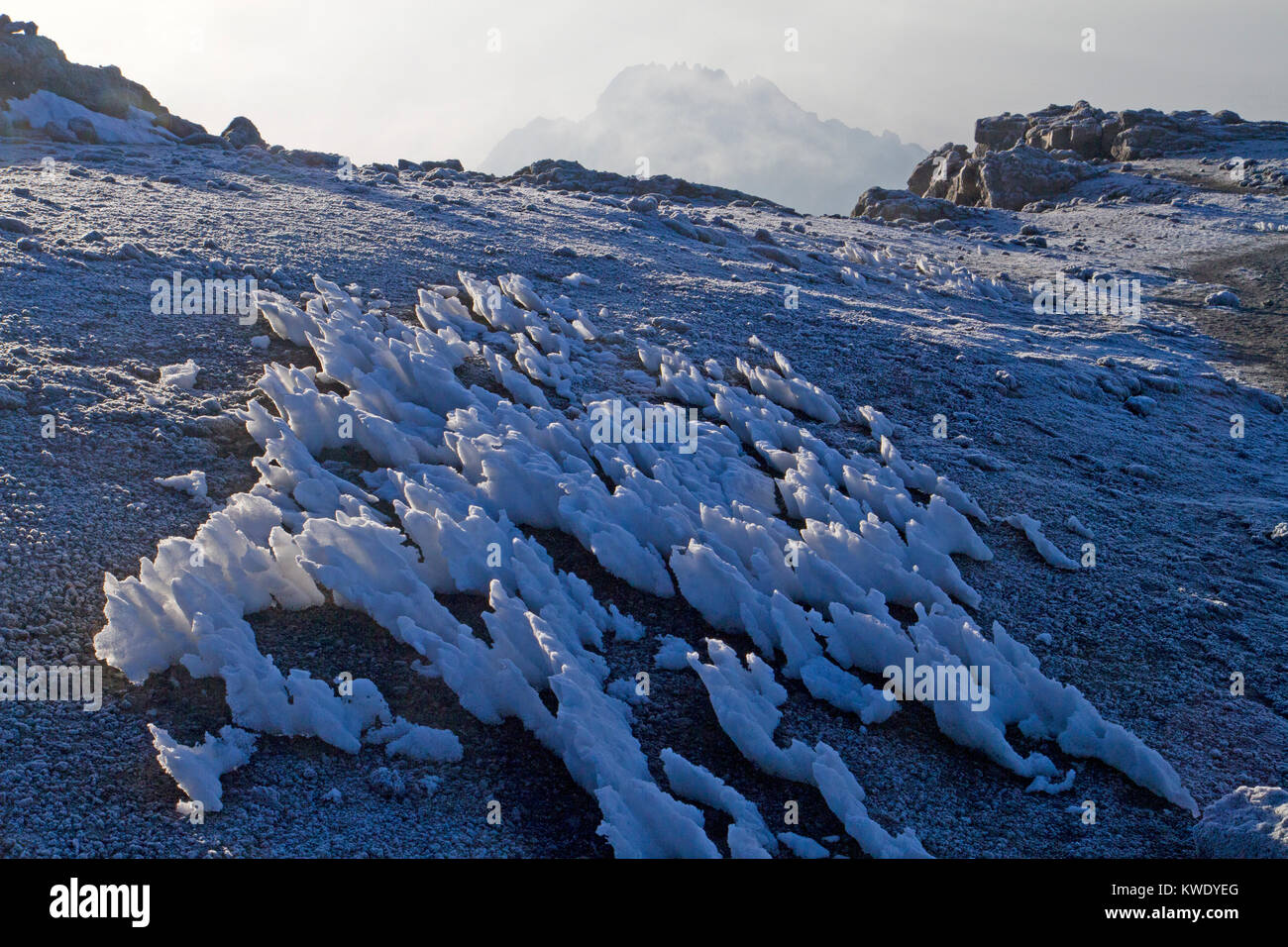 Wind-blasted snow formations on the crater rim of Mt Kilimanjaro Stock ...