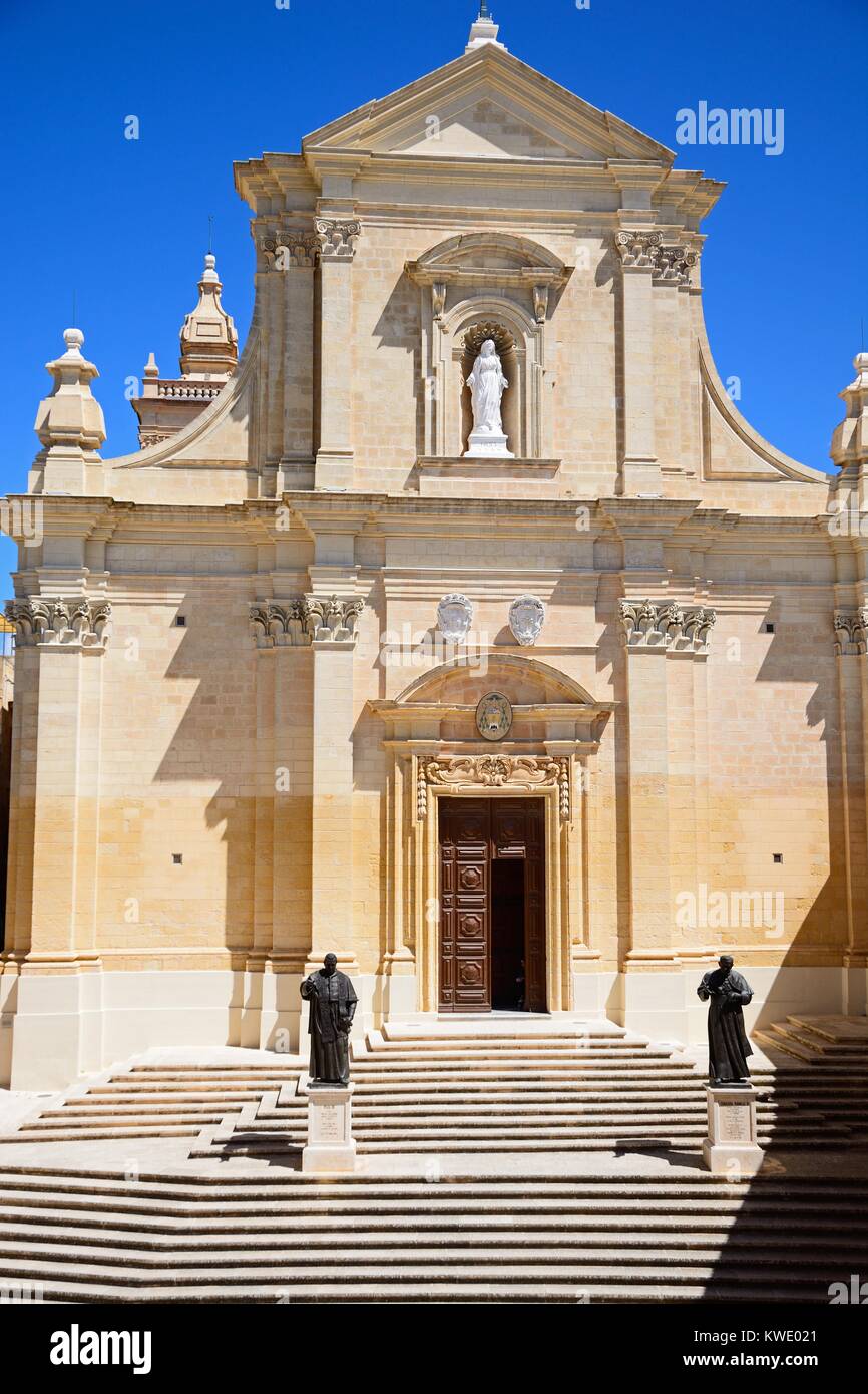 Gozo cathedral pjazza katidral cathedral hi-res stock photography and ...
