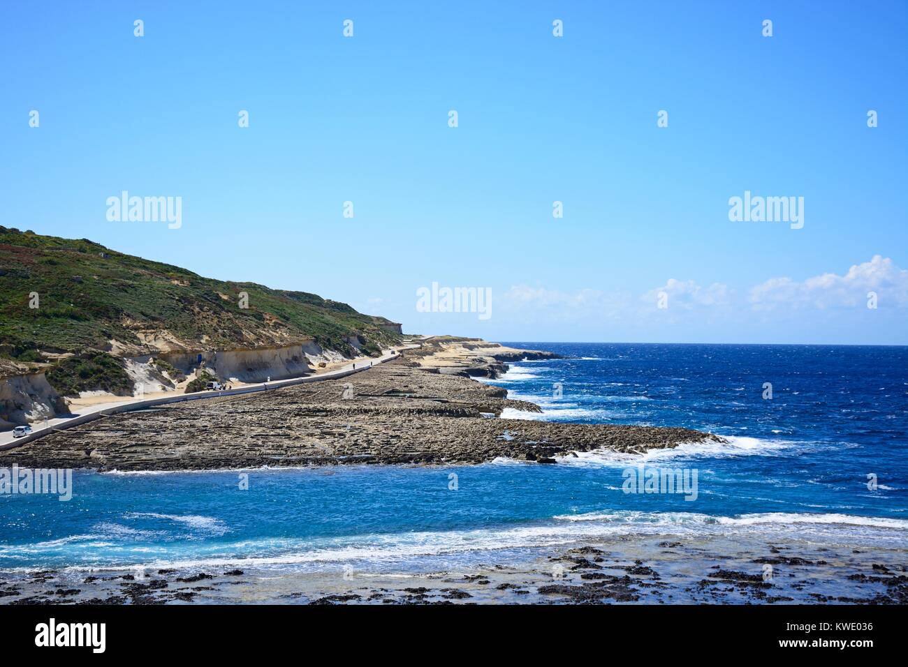 Rocks in shallow water hi-res stock photography and images - Alamy