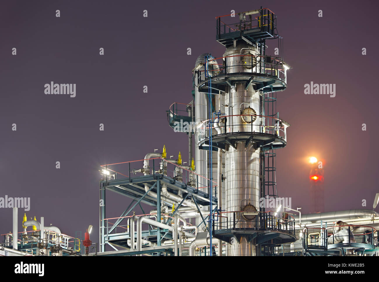 Refinery background hi-res stock photography and images - Alamy