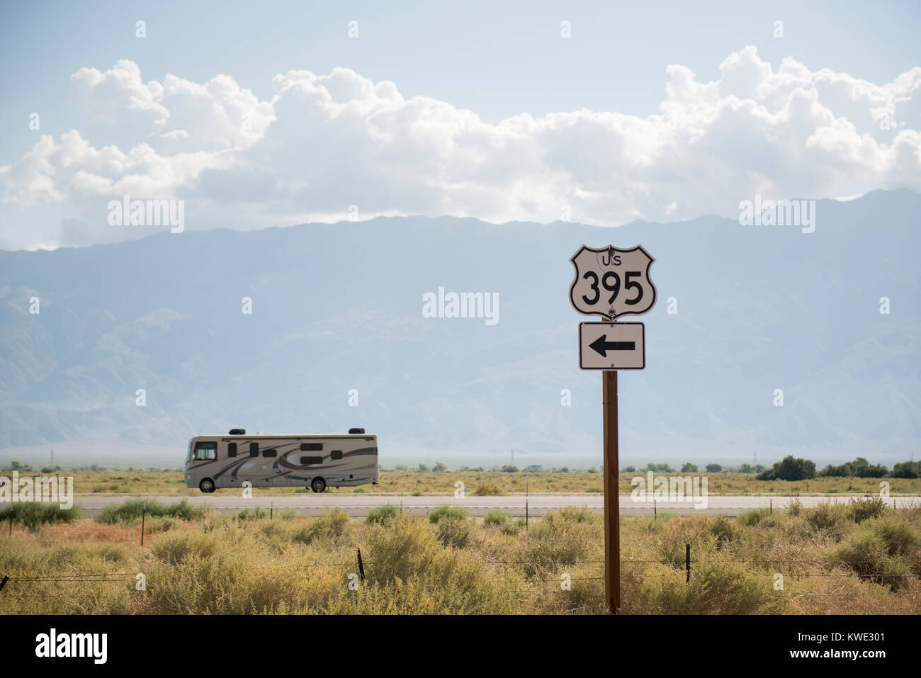 Tour bus sign tour bus hi-res stock photography and images - Alamy