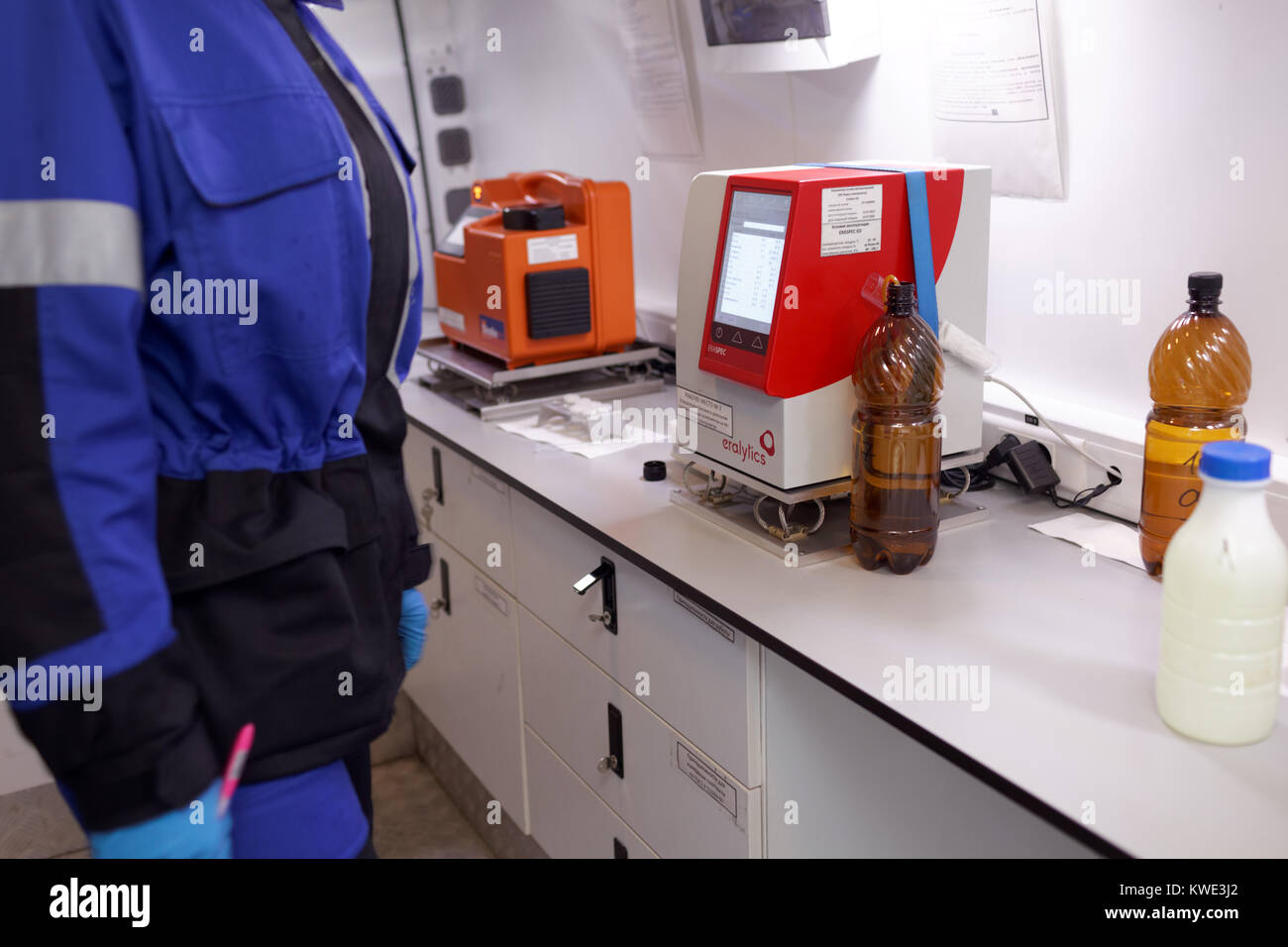 Quality control laboratory hi-res stock photography and images - Alamy