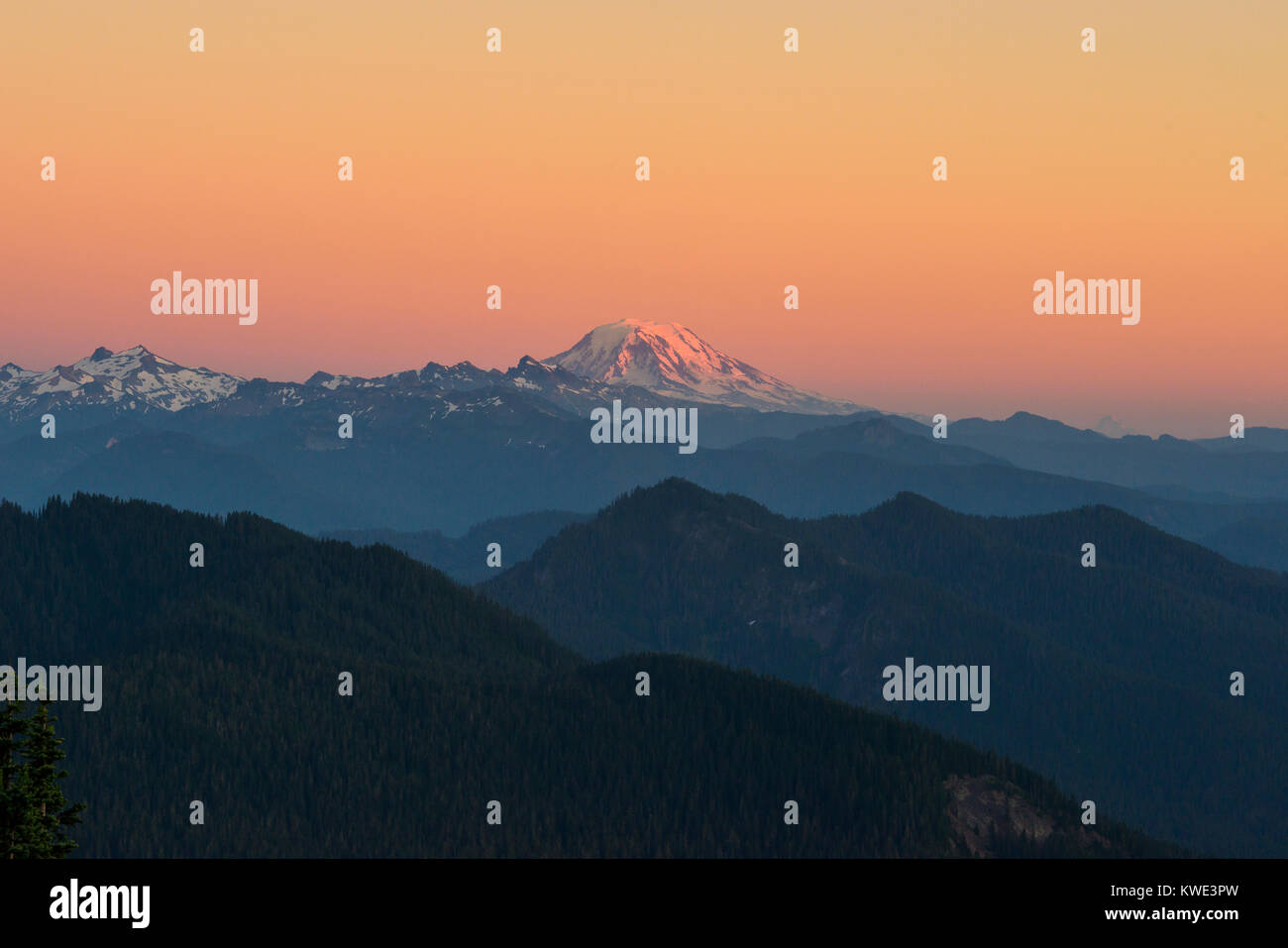 Mount rainer hi-res stock photography and images - Alamy