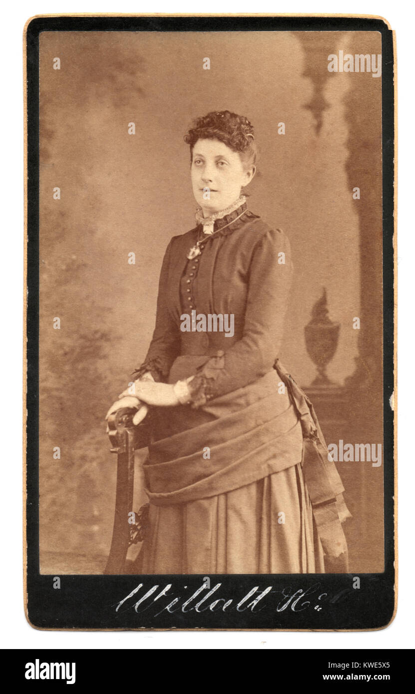 Studio portrait in "carte de visite' format of Alice Willatt, née ...
