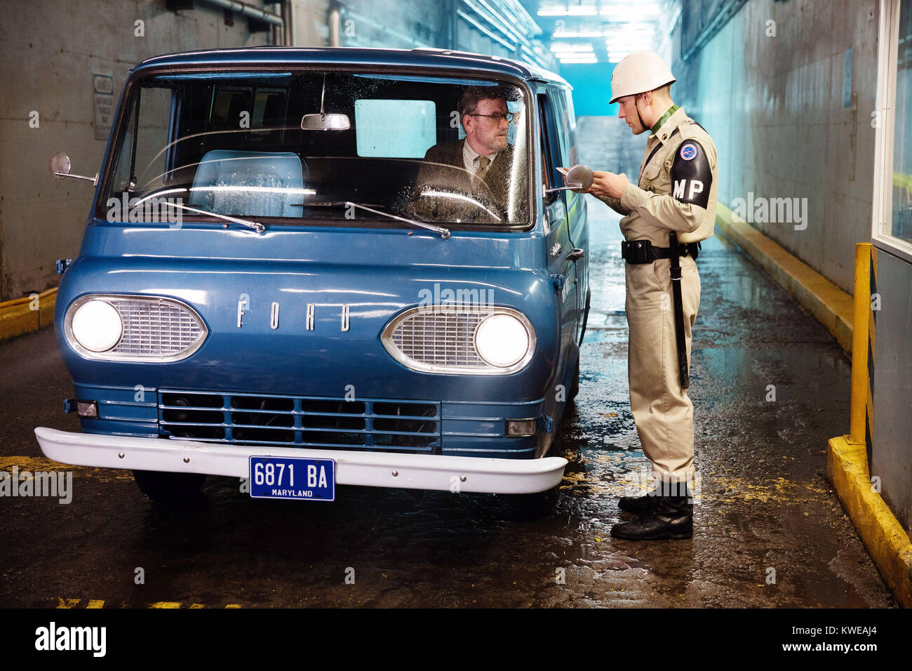 THE SHAPE OF WATER, from left: Richard Jenkins, Dru Viergever, 2017. ph ...