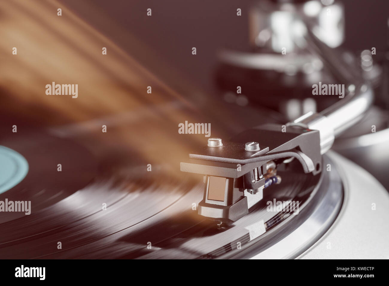 vintage high end turntable in action closeup Stock Photo - Alamy