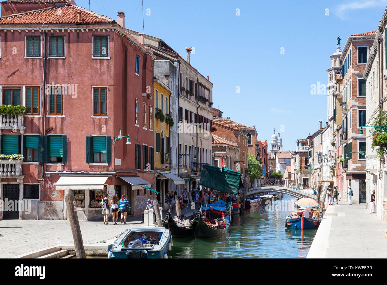 Campo san barnaba venice italy hi-res stock photography and images - Alamy