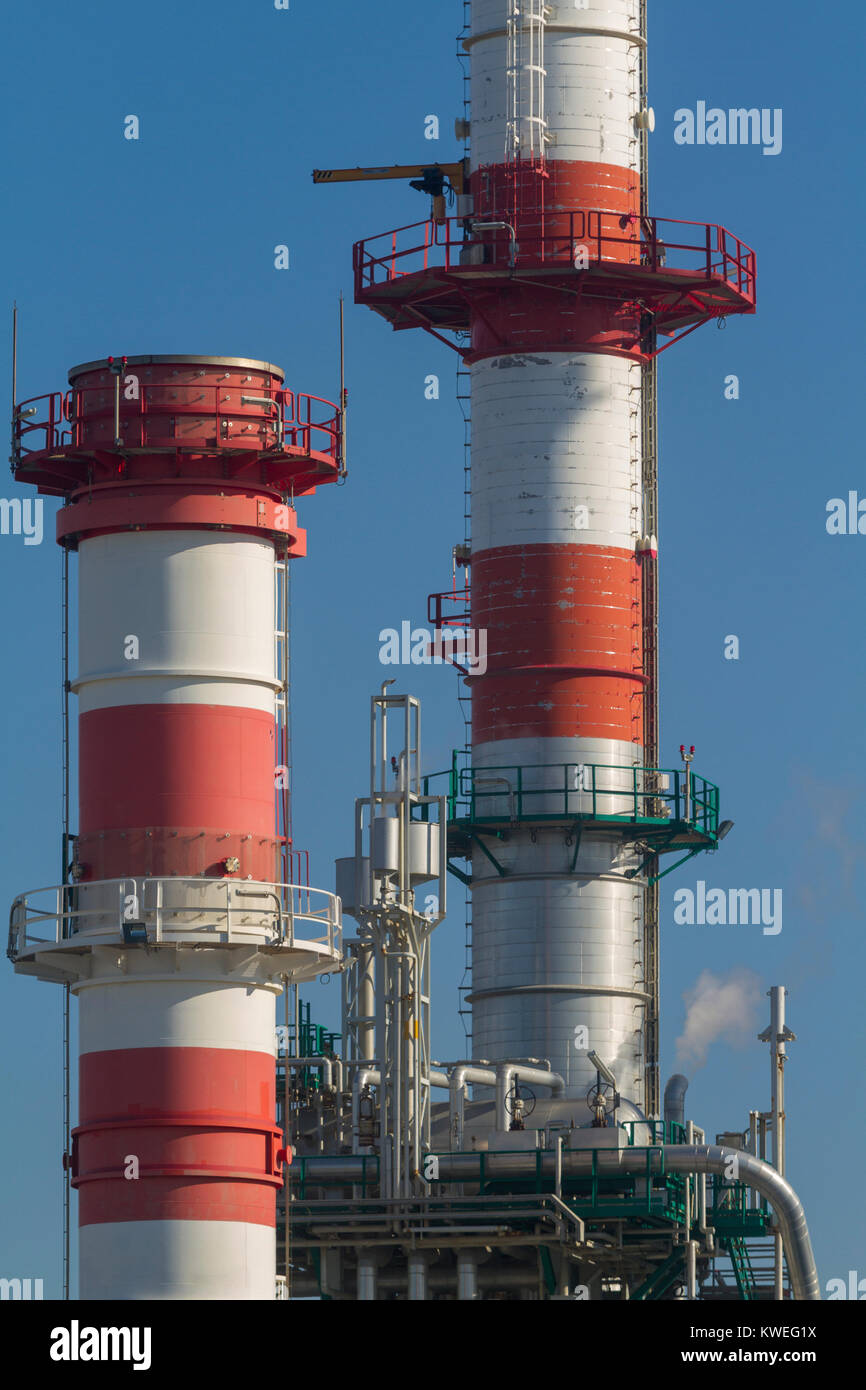 Refinery chimneys hi-res stock photography and images - Alamy