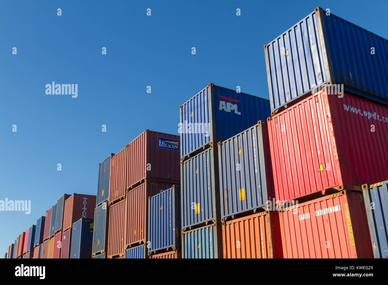 Pile of shipping containers hi-res stock photography and images - Alamy Pile of shipping containers hi-res stock photography and images - Alamy
