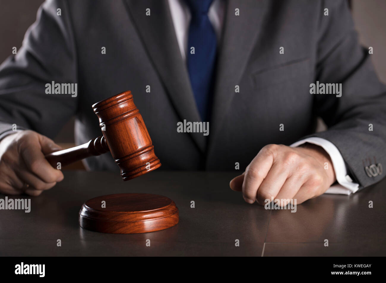 Lawyer courtroom case hi-res stock photography and images - Alamy