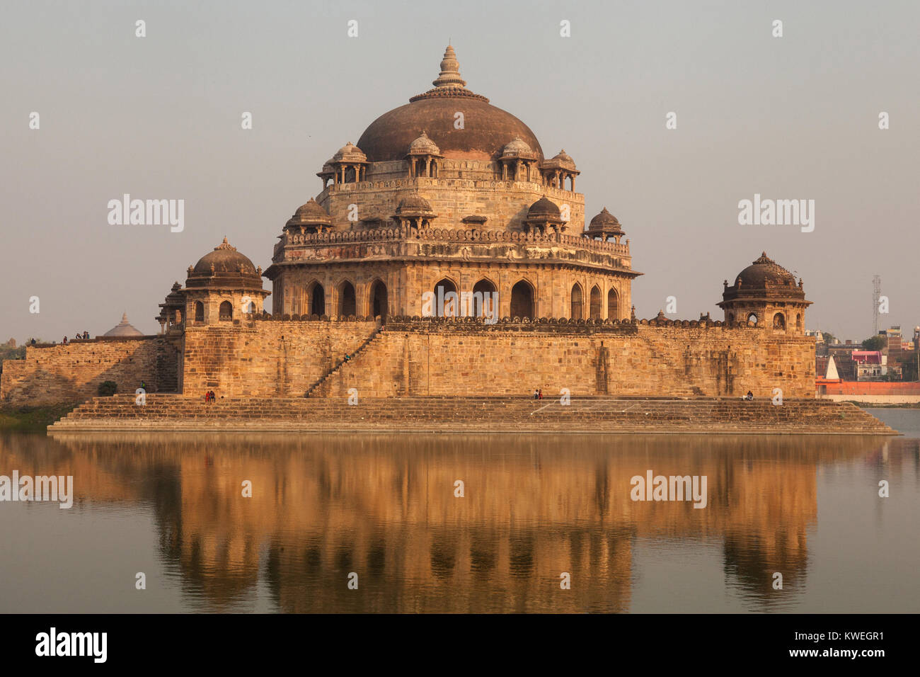 The tomb of Emperor Sher Shah Suri at Sasaram in India Stock Photo - Alamy