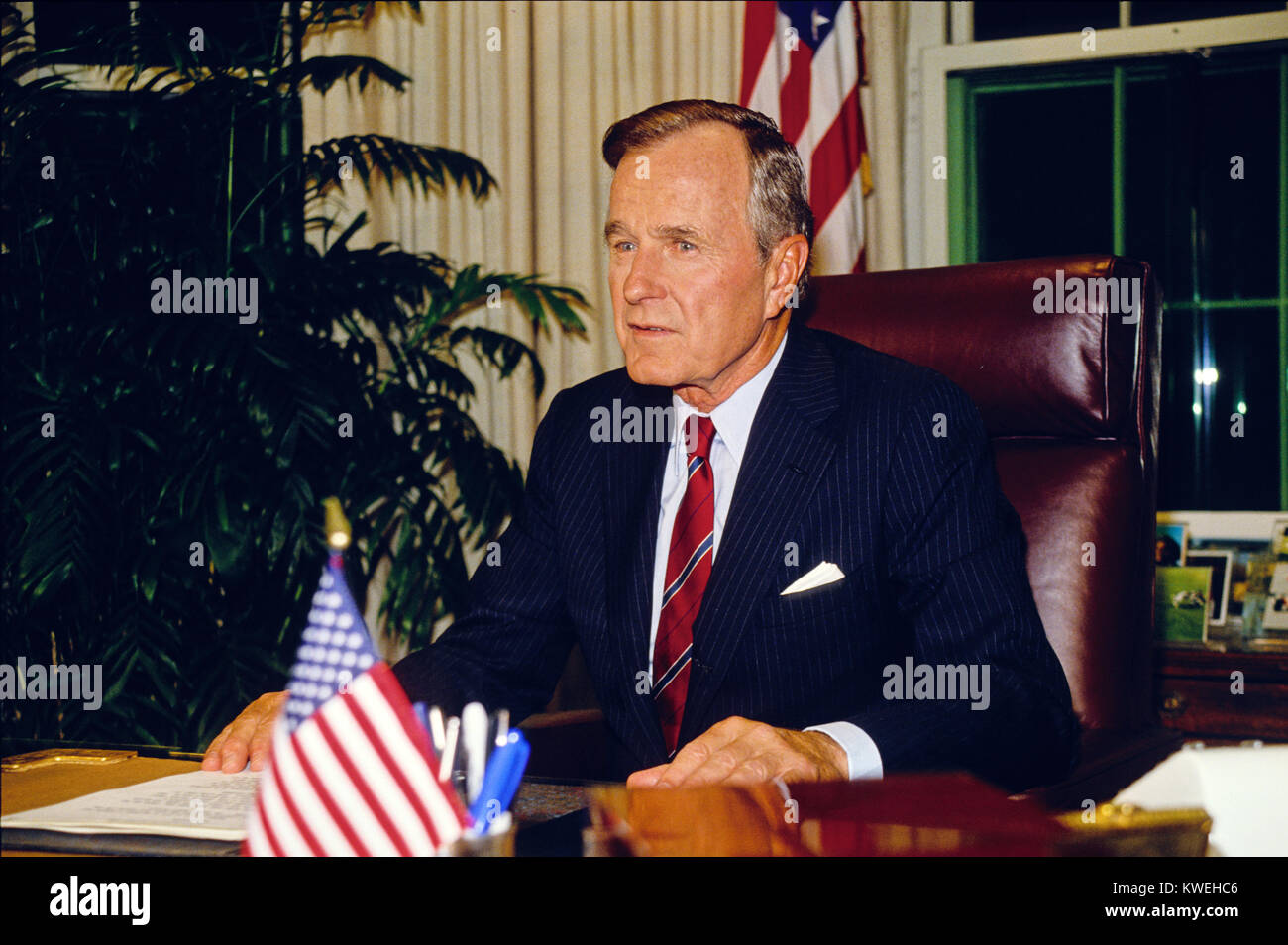 United States President George H.W. Bush poses for photographers after ...