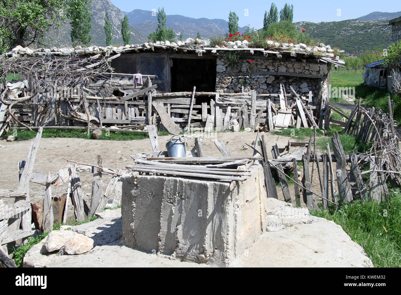Cement well near old house in Bezirgan, Turkey Stock Photo - Alamy