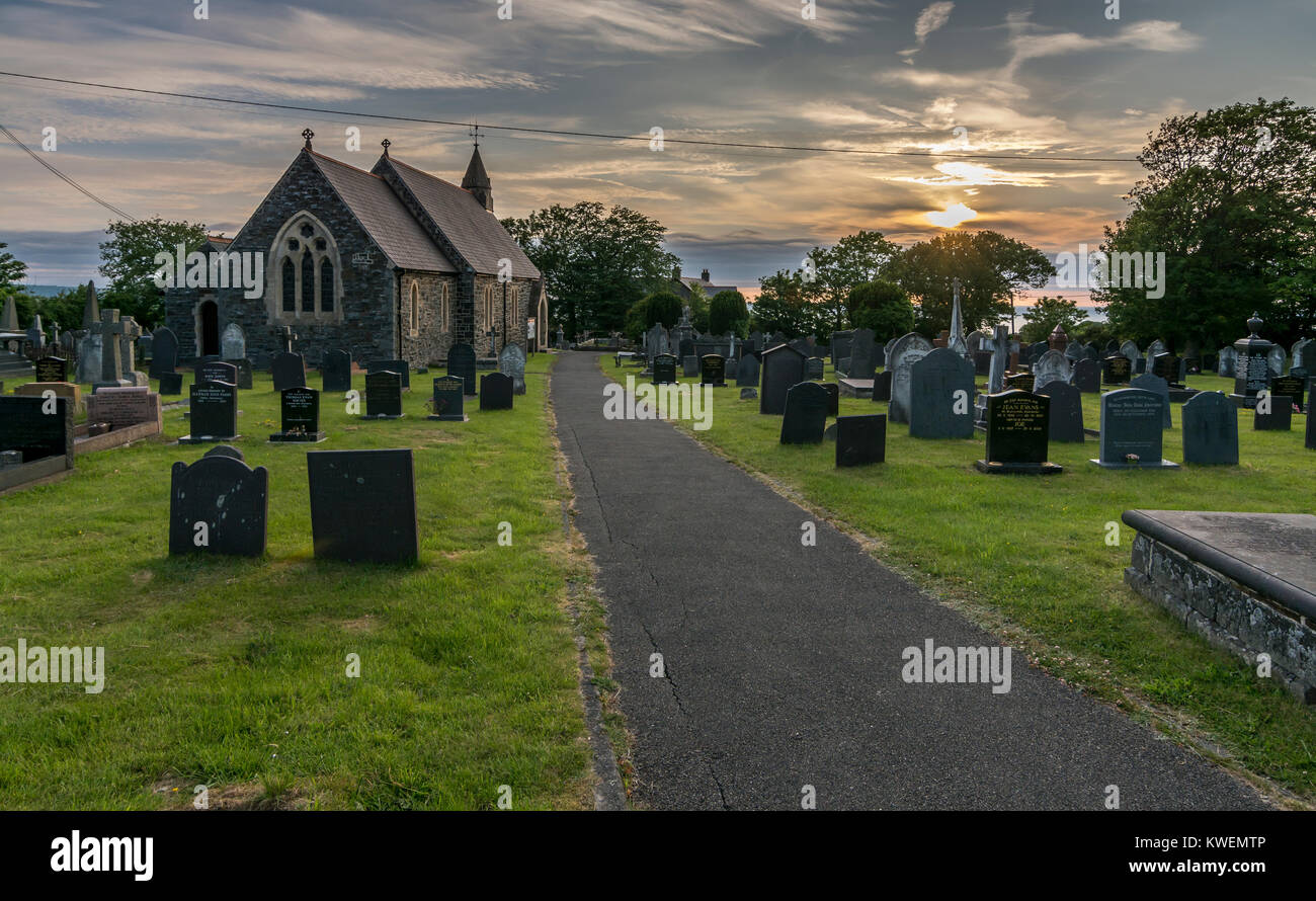 Path leading to a church hi-res stock photography and images - Alamy