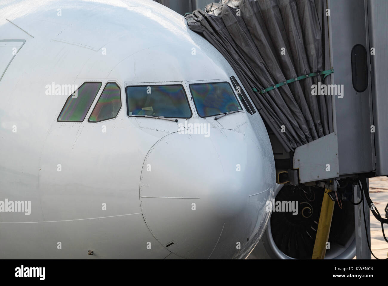 Airline Airbridge High Resolution Stock Photography and Images - Alamy