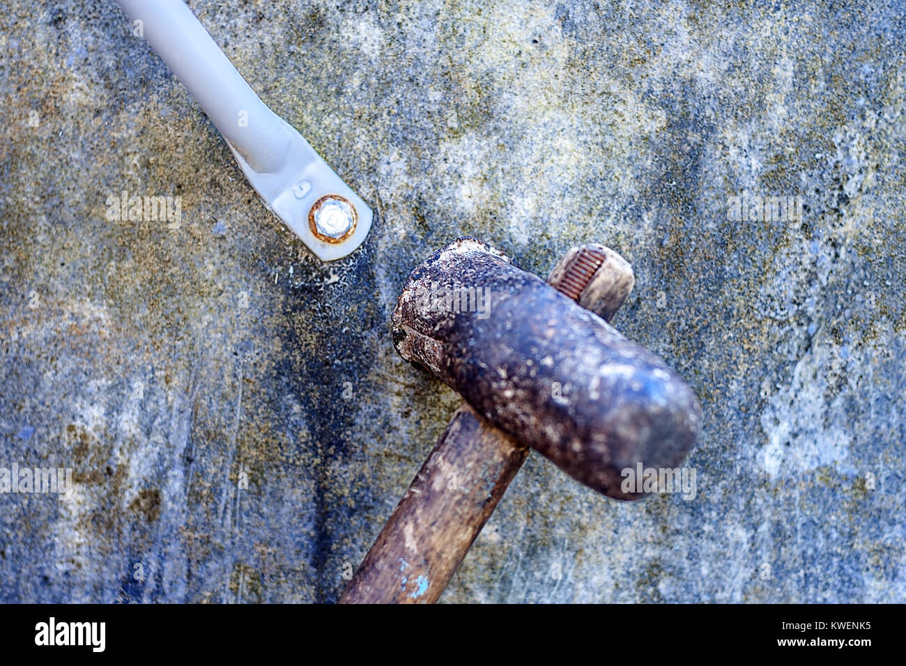 Hammer hitting surface hi-res stock photography and images - Alamy