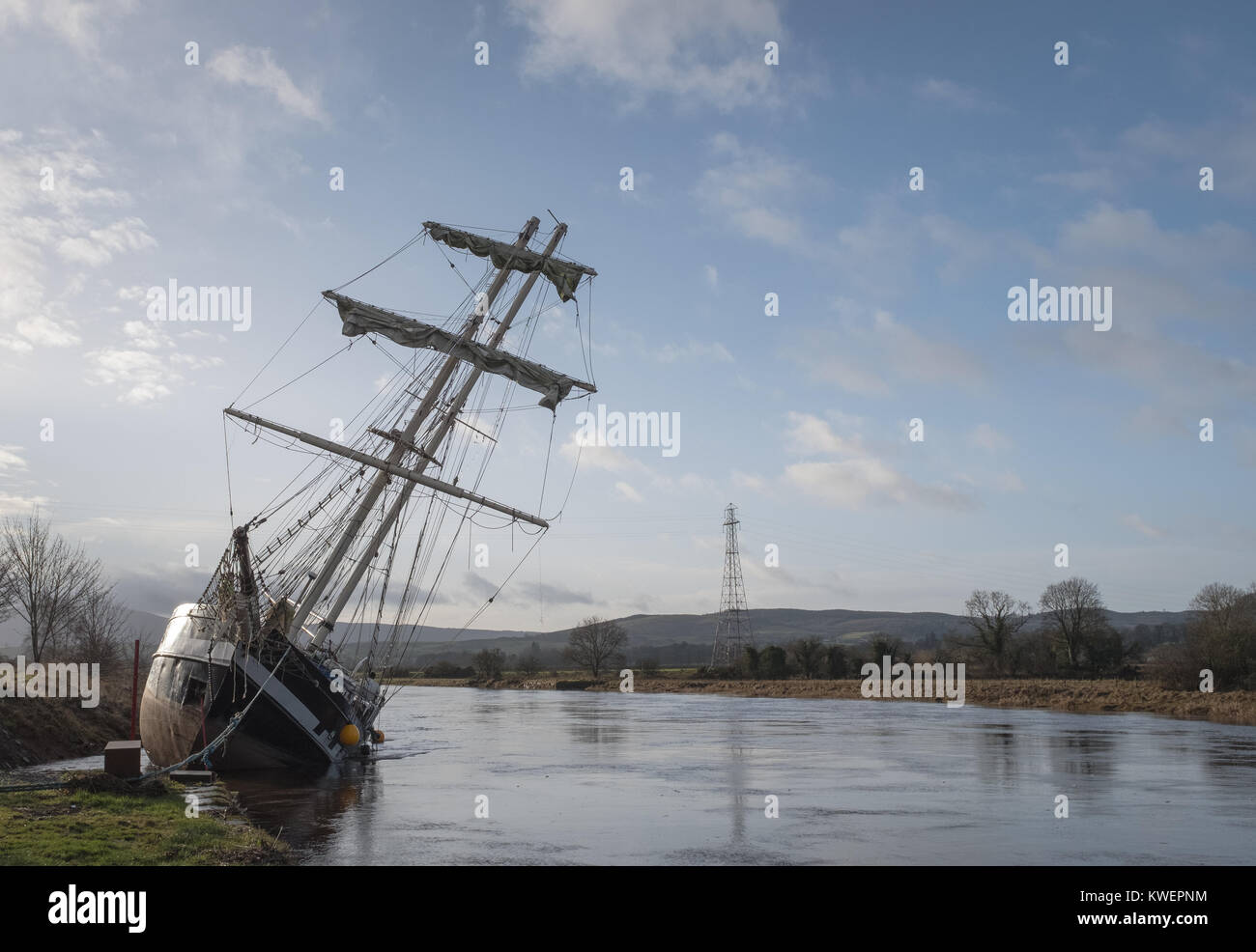 Sailing ship storm hi-res stock photography and images - Alamy