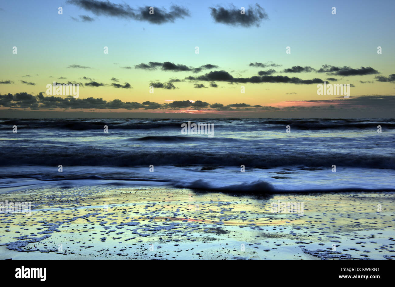 Wet seascapes hi-res stock photography and images - Alamy