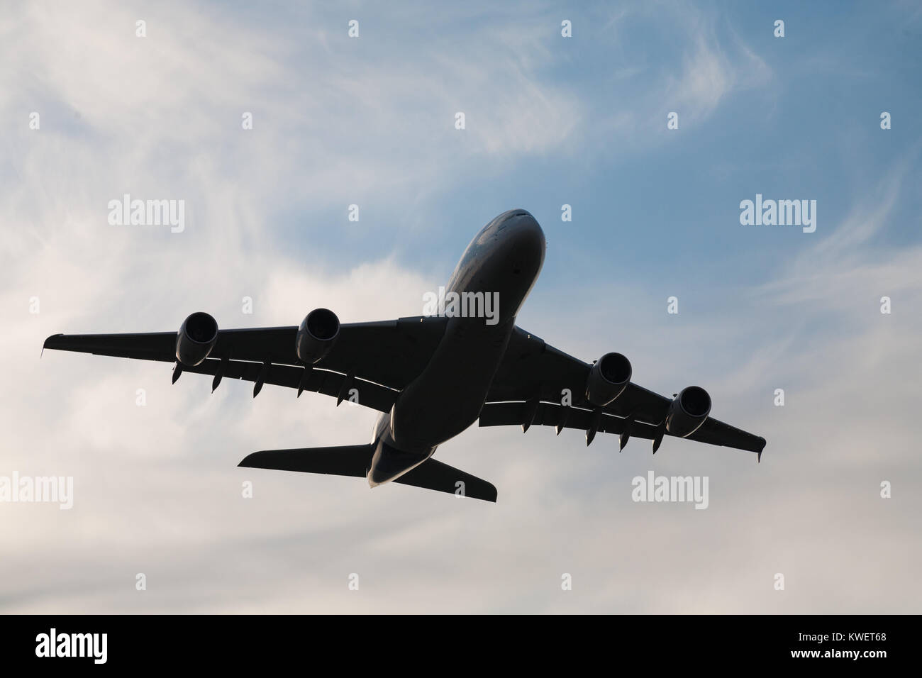 Jumbo jetliner hi-res stock photography and images - Alamy
