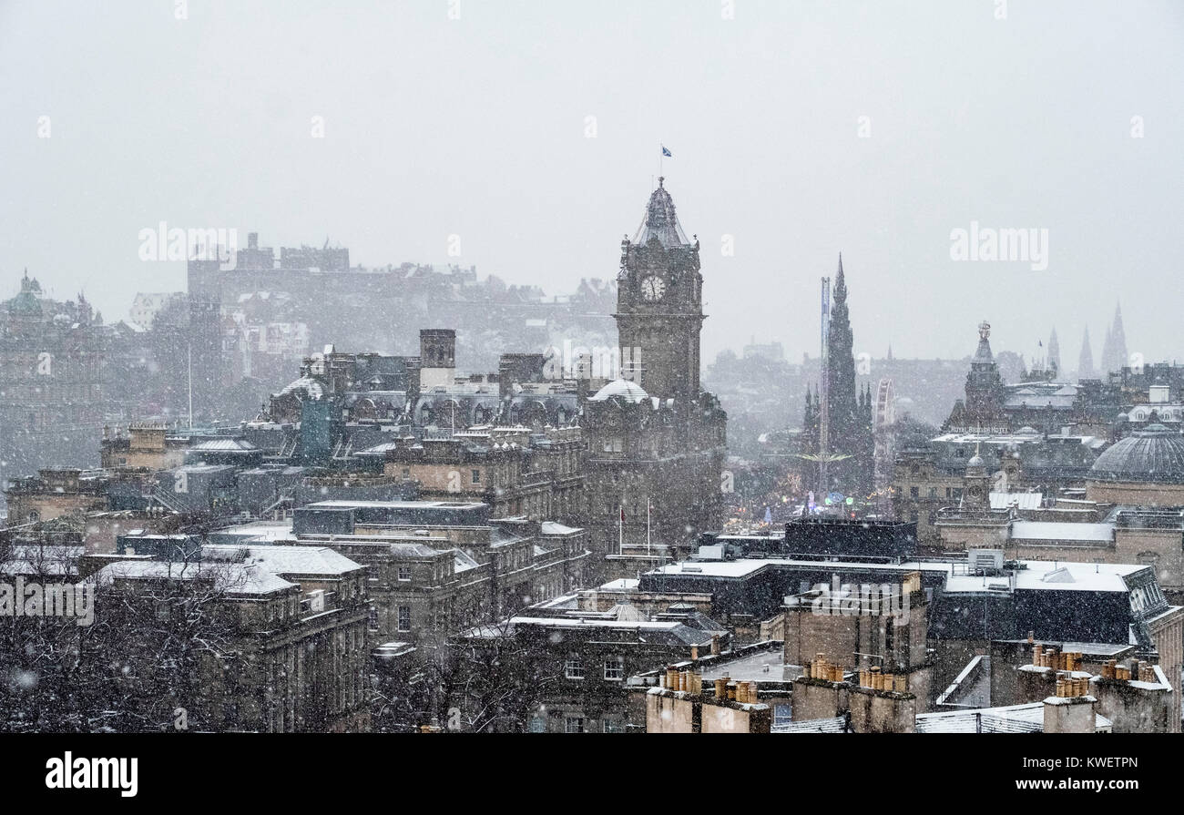 Cityscape winter snow snowy hi-res stock photography and images - Alamy