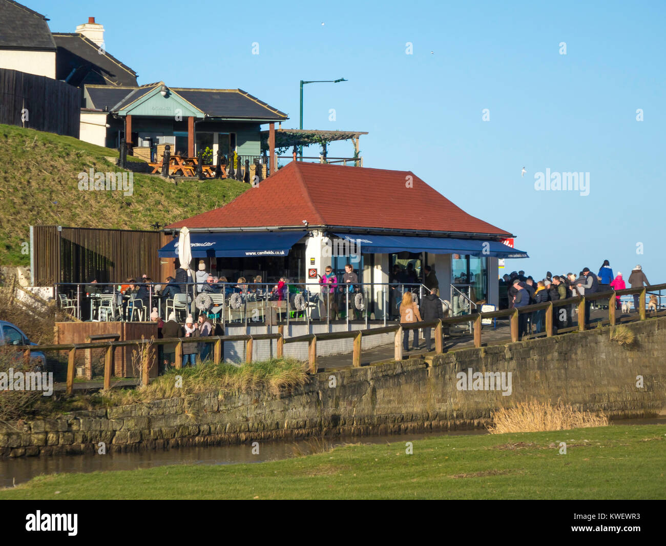 Large crowd of people hi-res stock photography and images - Alamy