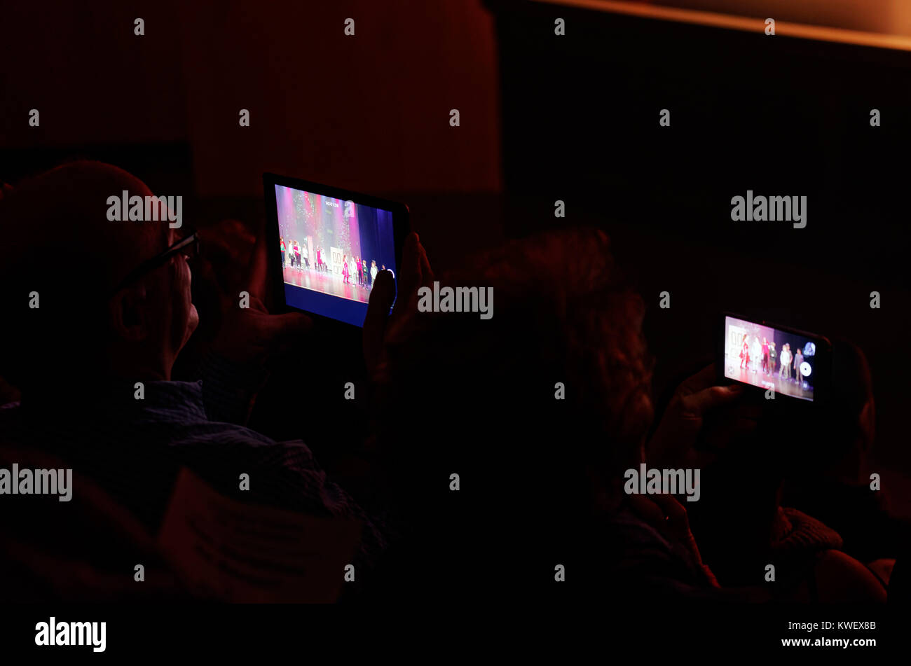 Videoing children hi-res stock photography and images - Alamy