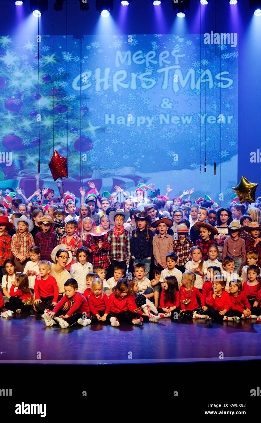 Children singing at school hi-res stock photography and images - Alamy