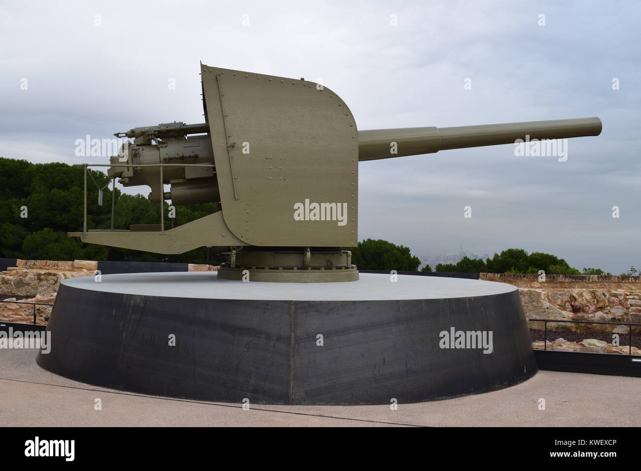 Heavy artillery gun cannon in museum Stock Photo - Alamy