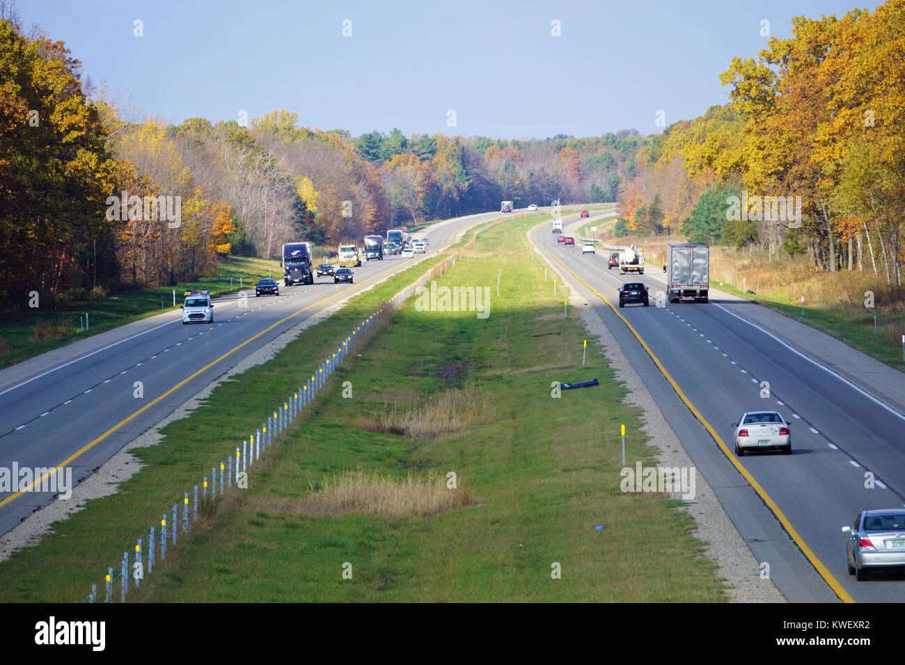 Highway interstate median transport hi-res stock photography and images ...