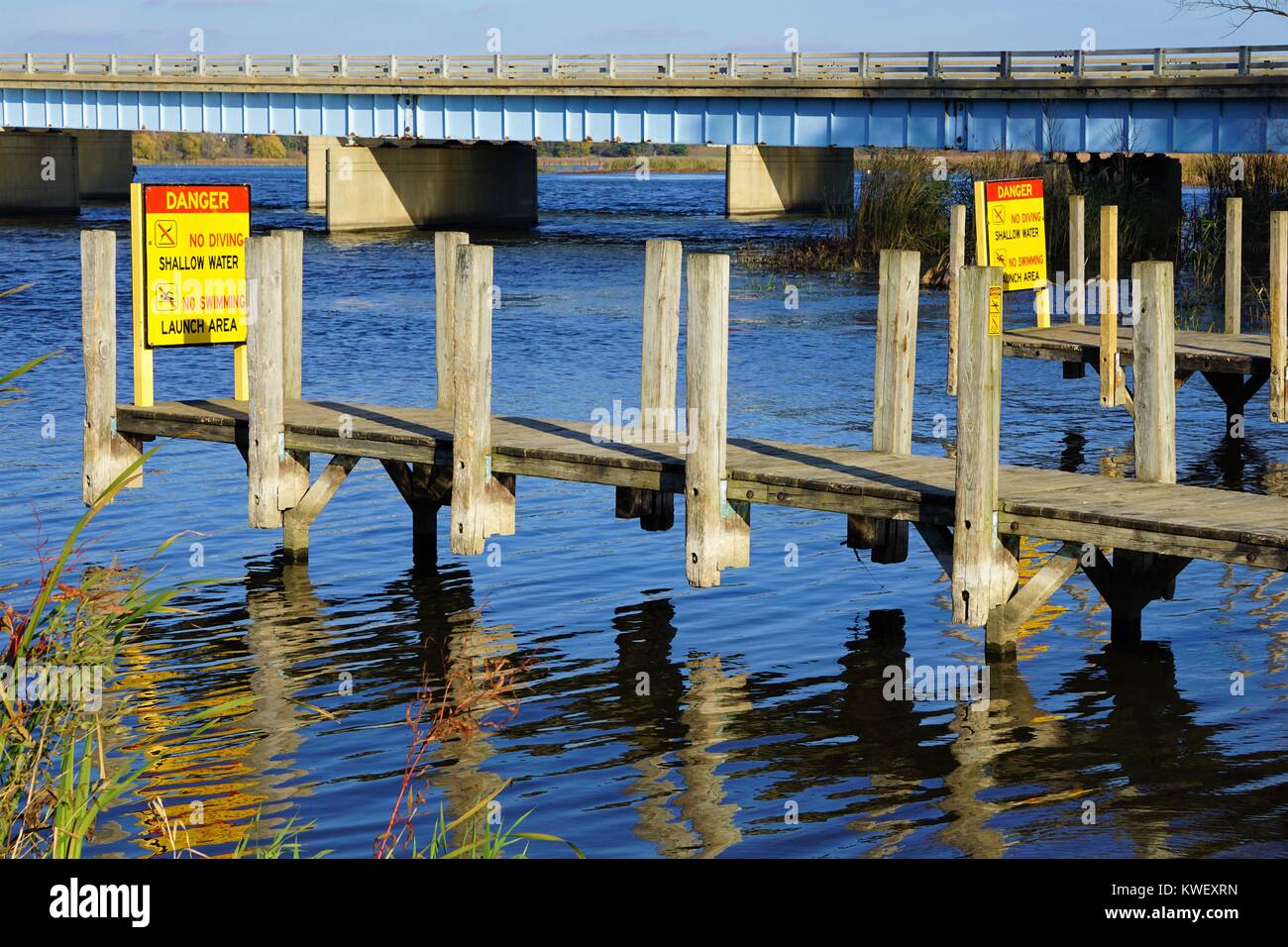 Canoe launch sign hi-res stock photography and images - Alamy