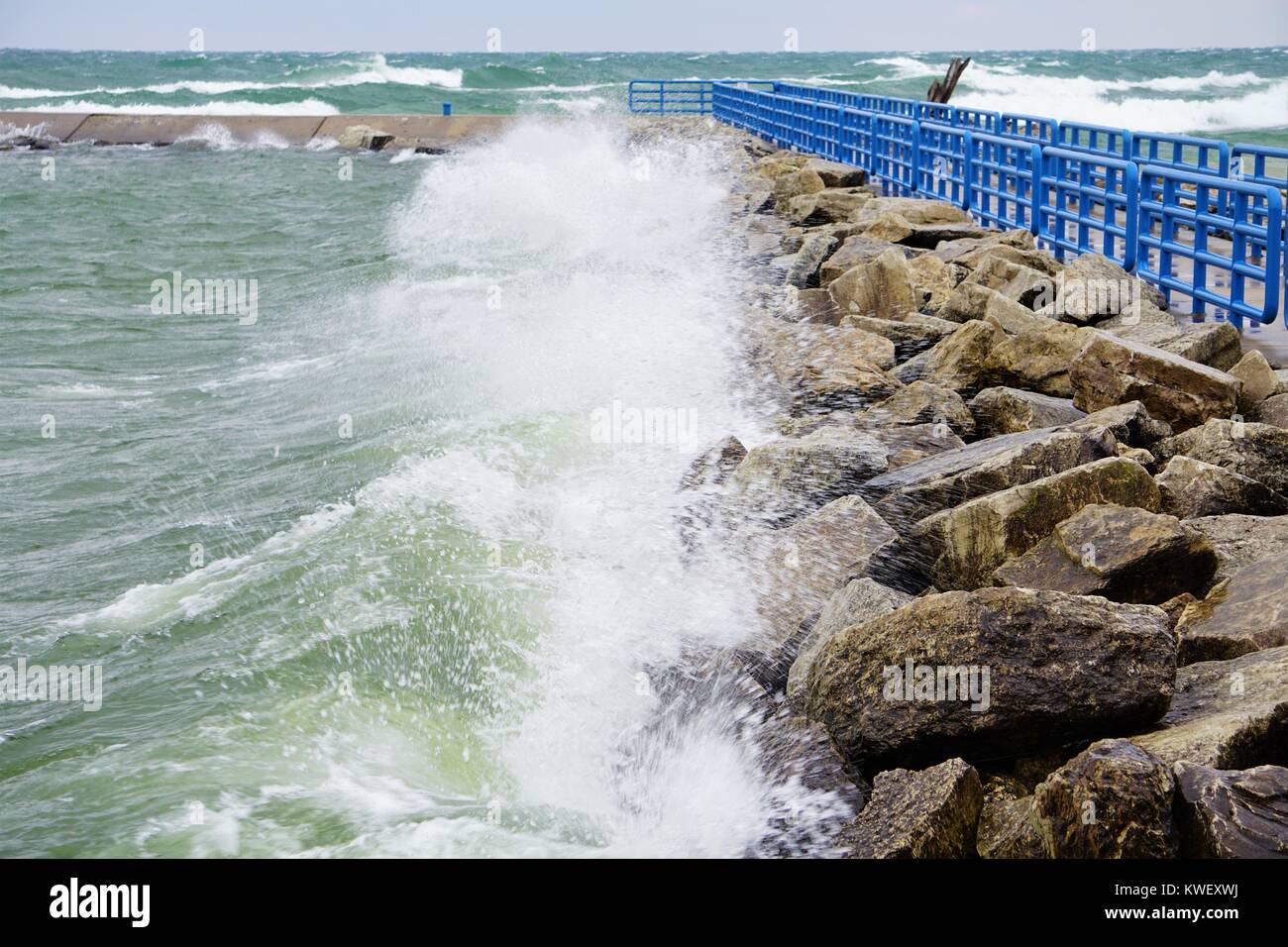 Waves crash over pier hi-res stock photography and images - Alamy