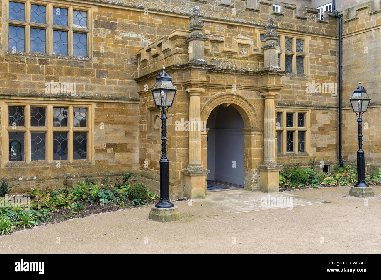 16th century building hi-res stock photography and images - Alamy