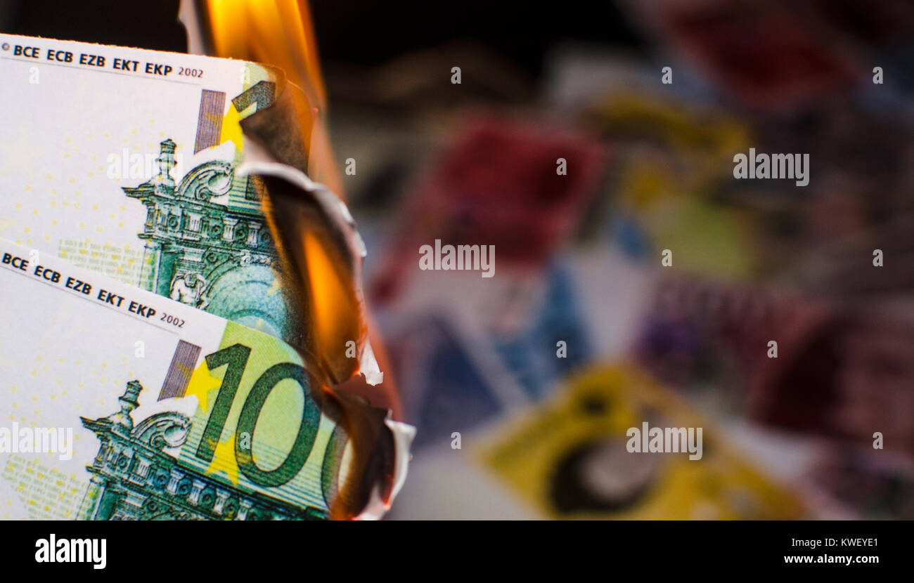 Burning money euro hi-res stock photography and images - Alamy