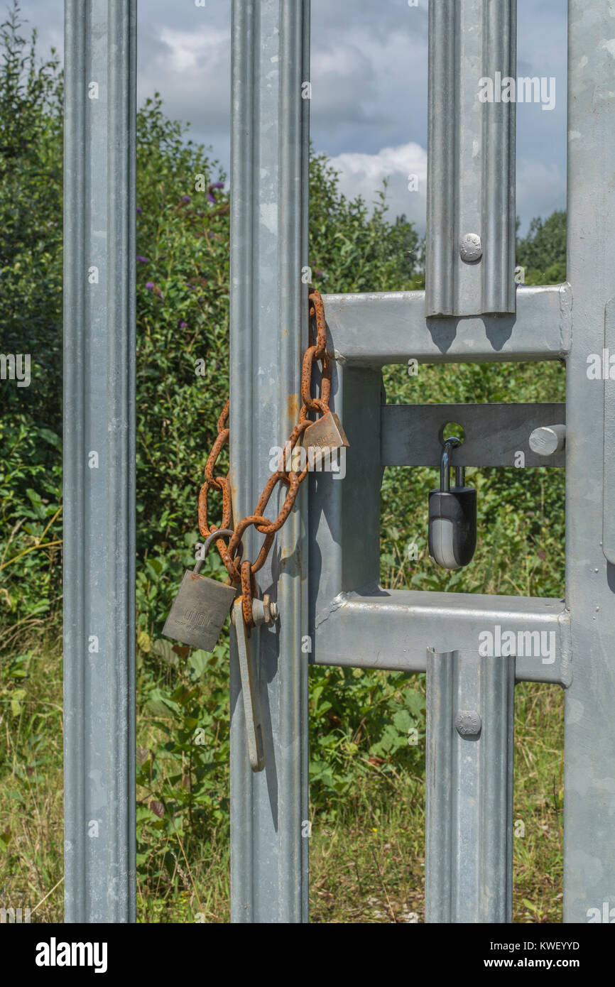 Padlocked Gates Stock Photos & Padlocked Gates Stock Images - Alamy