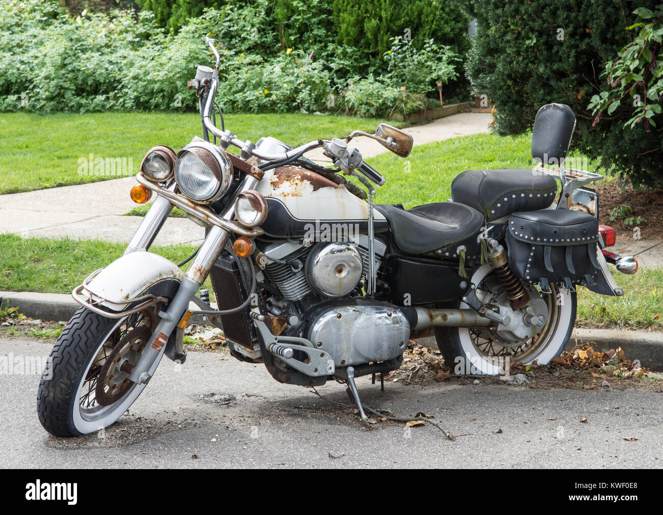 Old the abandoned motorcycle rusts on the street Stock Photo - Alamy