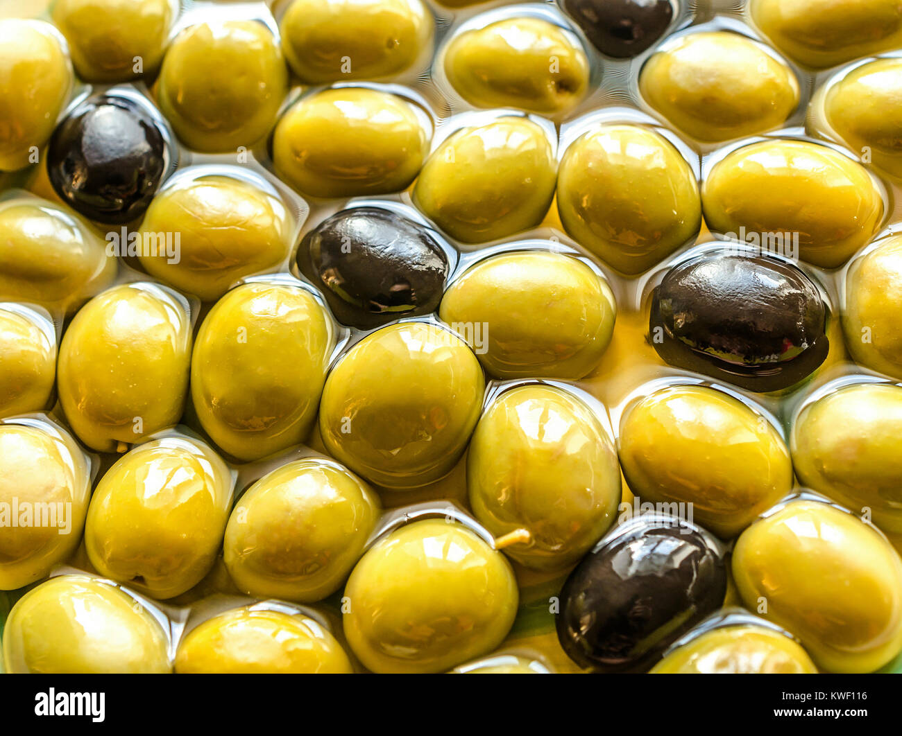 6 green olives hi-res stock photography and images - Alamy