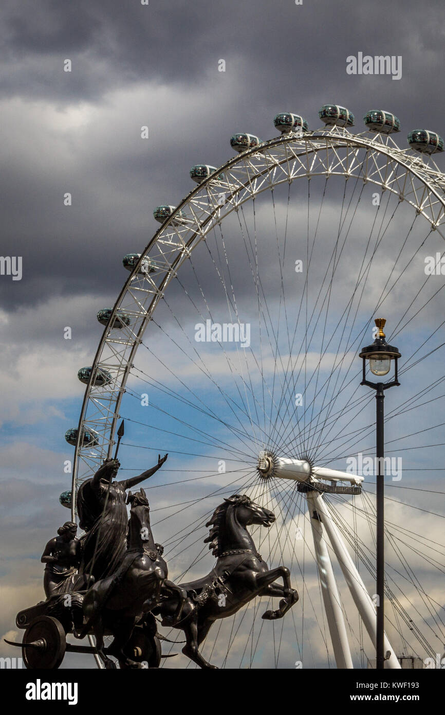 Typical London - The London Eye, an authentic lamppost and victory ...