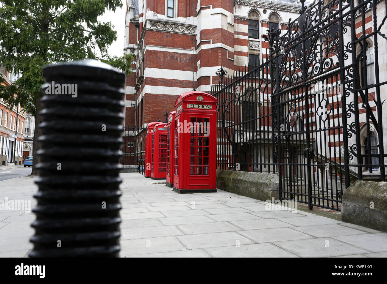 Telephone box uk 1960s hi-res stock photography and images - Alamy