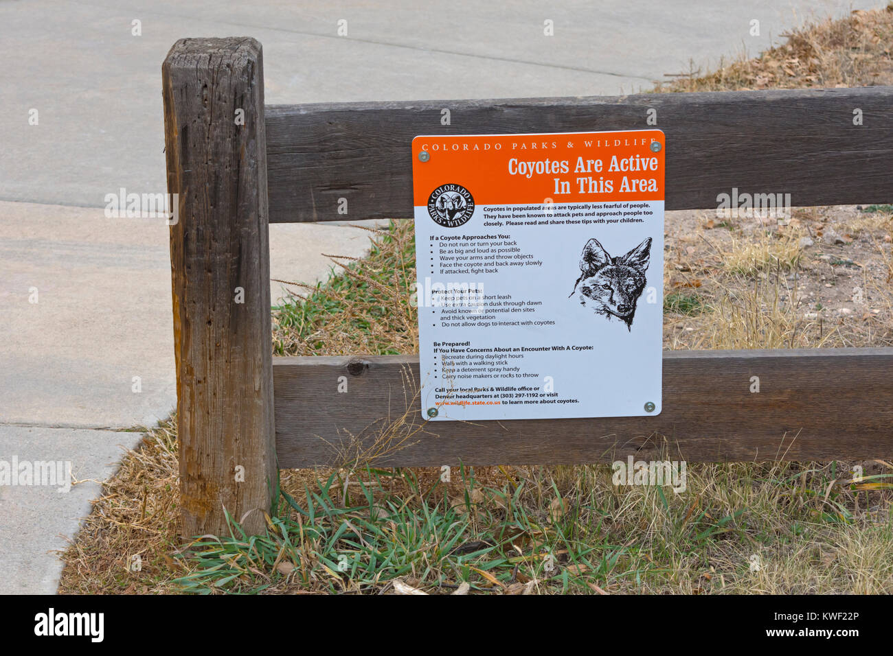 Coyote warning sign hi-res stock photography and images - Alamy