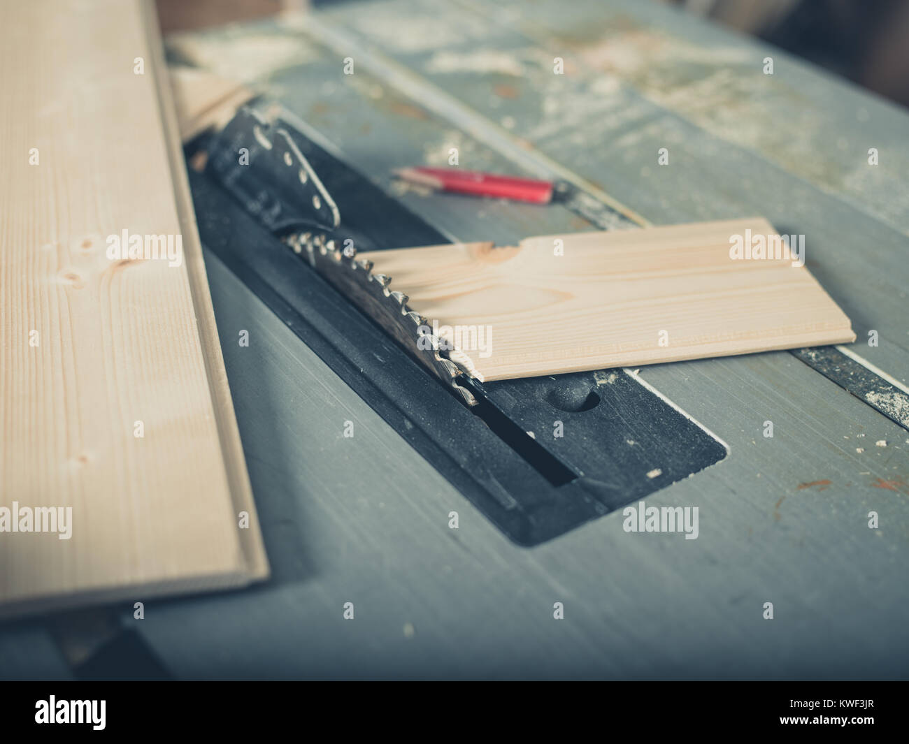 Pieces of wood on a tablesaw Stock Photo - Alamy